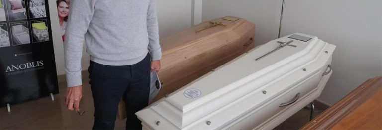 Comment bien choisir une entreprise de pompes funèbres